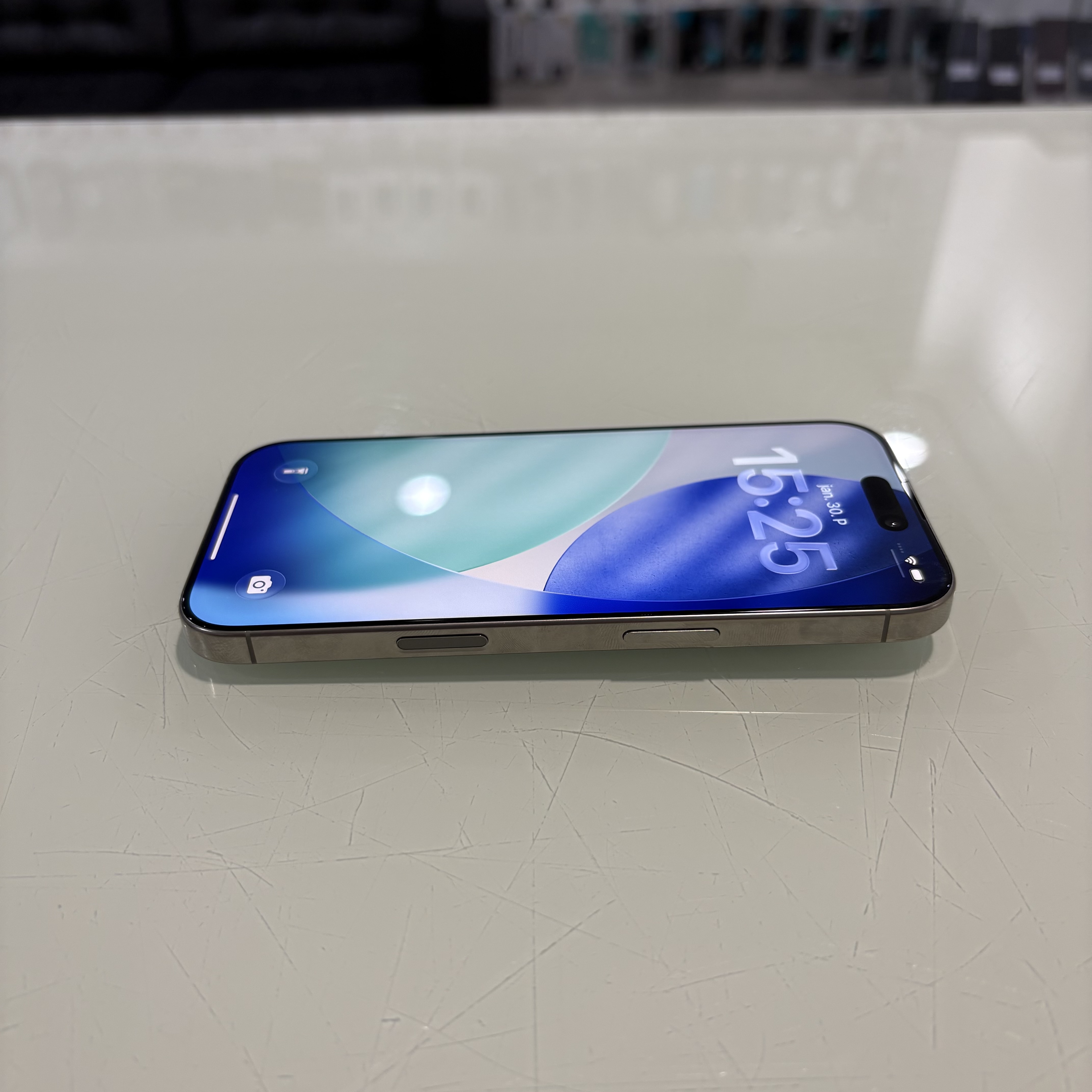 Apple iPhone 16 Pro - 128 GB - Desert Titanium (250)